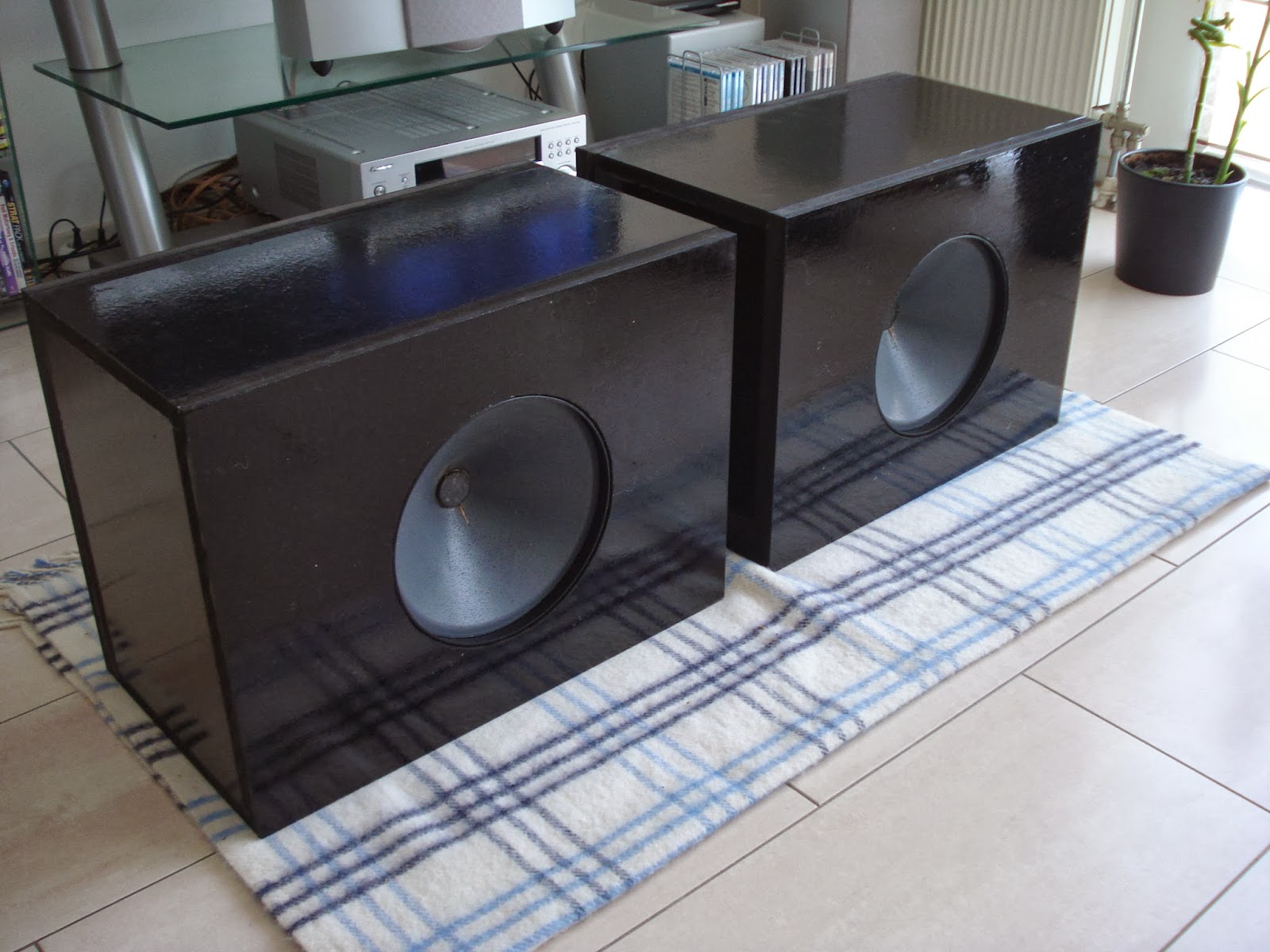 OTL800: Gesloten Basboxen met Philips AD5201A Bombardon