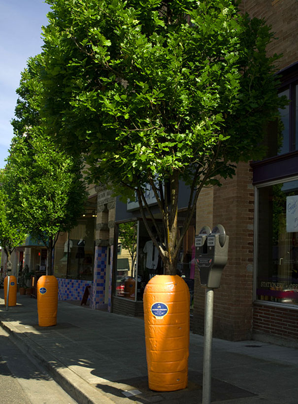 Bisarbeat: Creative Ads Using Oversized Objects