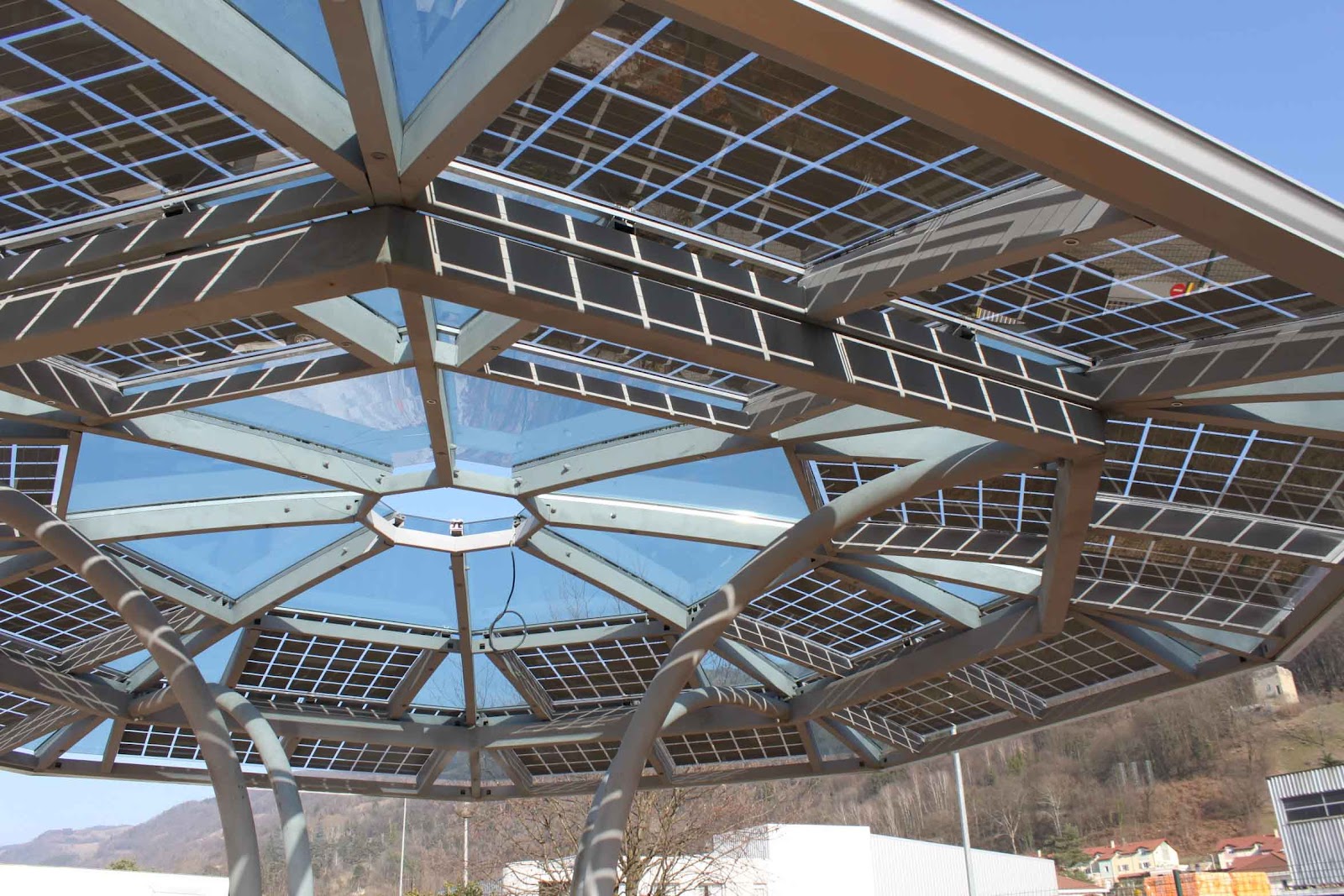 Curved PV-glass customized modules are now available from Vidurglass ...