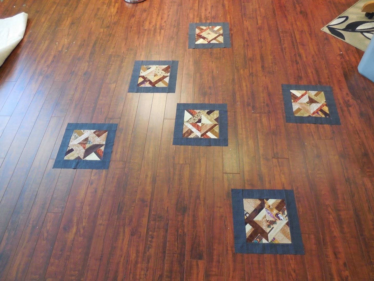 QUILTERS...ENJOY COLOUR! : Setting Odd Blocks with 2 1/2" Strips