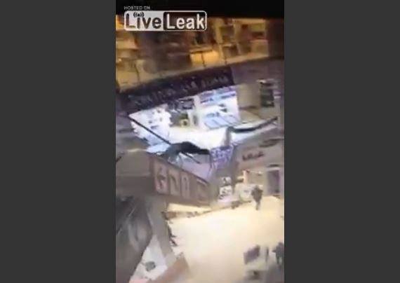 ΒΙΝΤΕΟ... ΠΕΦΤΕΙ ΚΑΙ ΣΚΟΤΩΝΕΤΑΙ ΑΠΟ ΚΥΛΙΟΜΕΝΕΣ ΣΚΑΛΕΣ ΚΑΙ ΠΕΦΤΕΙ ΣΕ ...