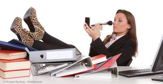 NAIRA HUB: 5 Effective Ways To Get A Lazy Person To Work