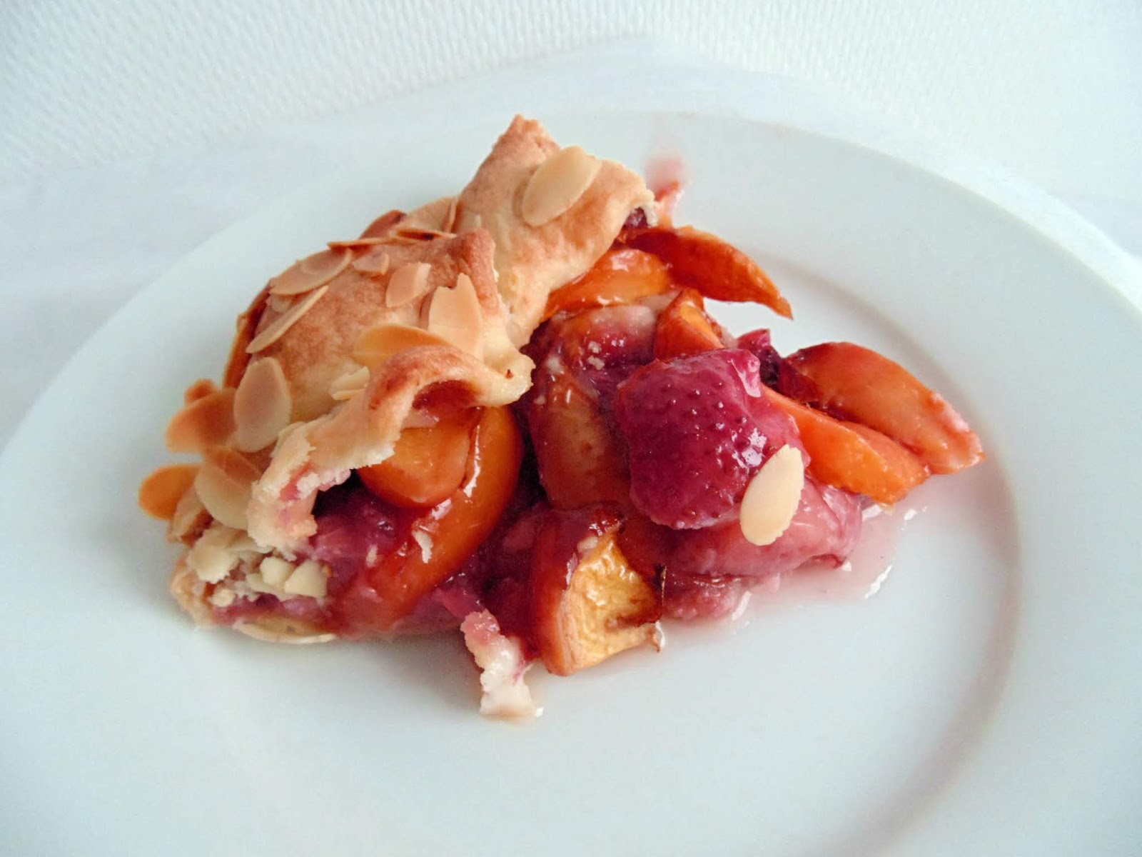 GATEAU GAGA - Love cakes: Tarte amande, pêches et fraises