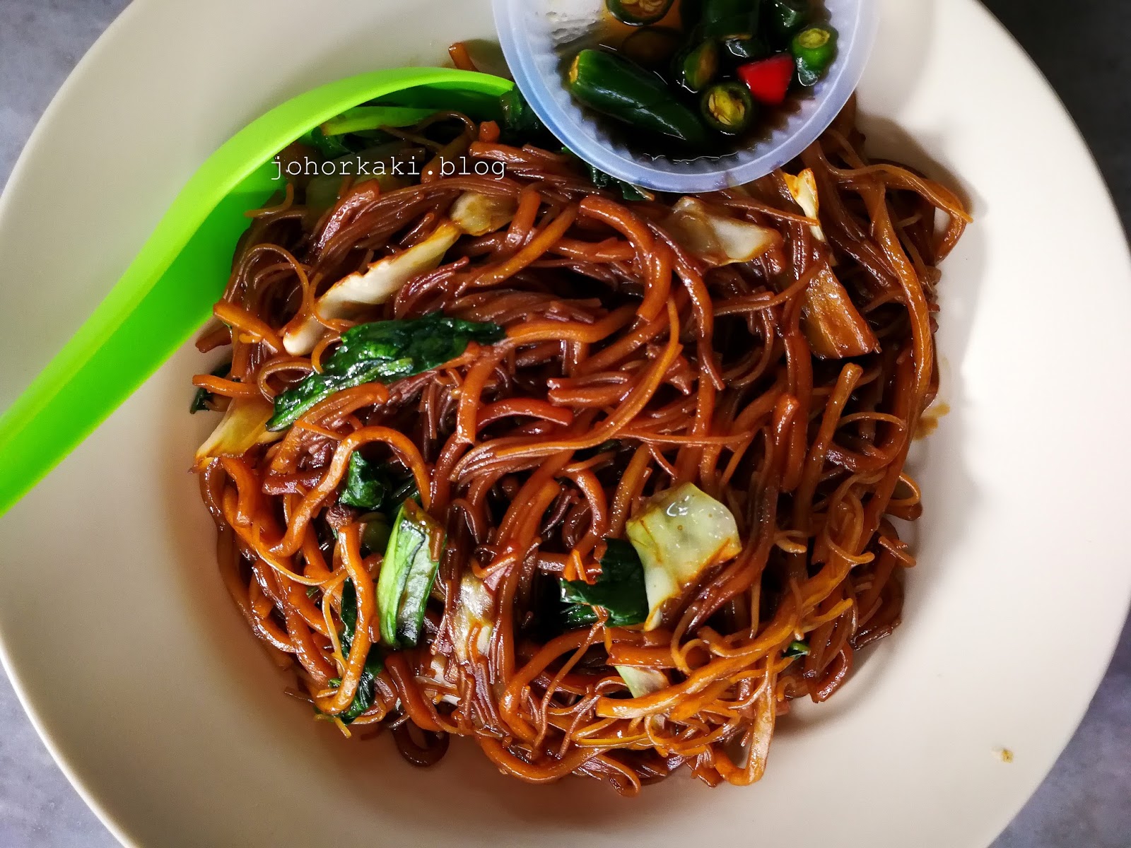 Luxury Edition Fried Bee Hoon at Goh Chew Kopitiam in Penang 五洲茶室 |Tony ...