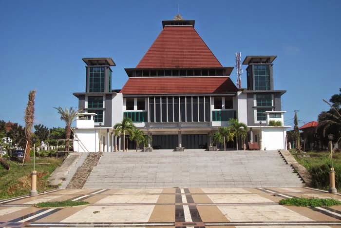 Mengenal Lebih Dekat Universitas Diponegoro