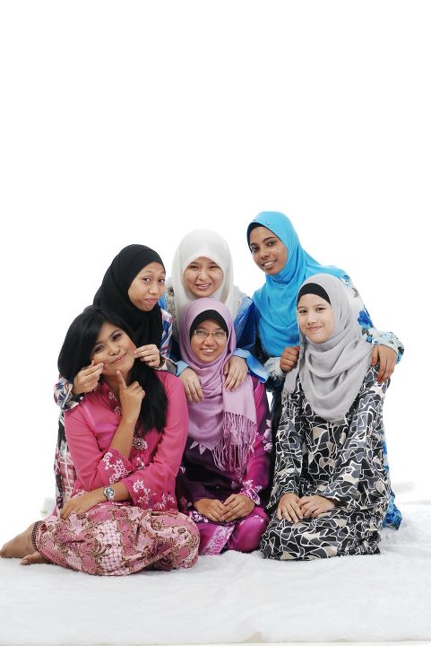 Photoshoot Raya 2011 | Nurul Shaida Vee Marissa | Malaysian Beauty ...