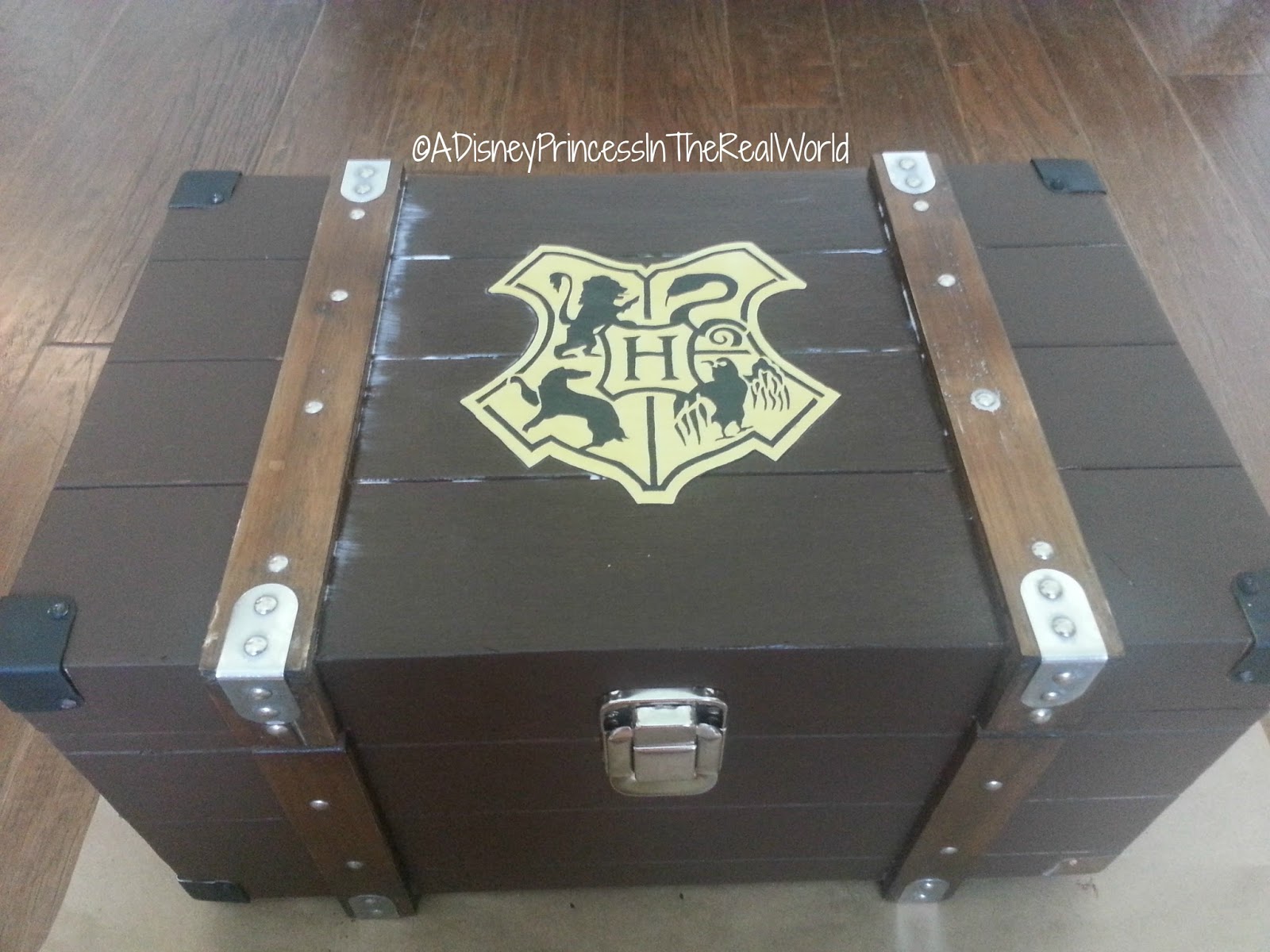 A Disney Princess in the real world : DIY Harry Potter trunk!