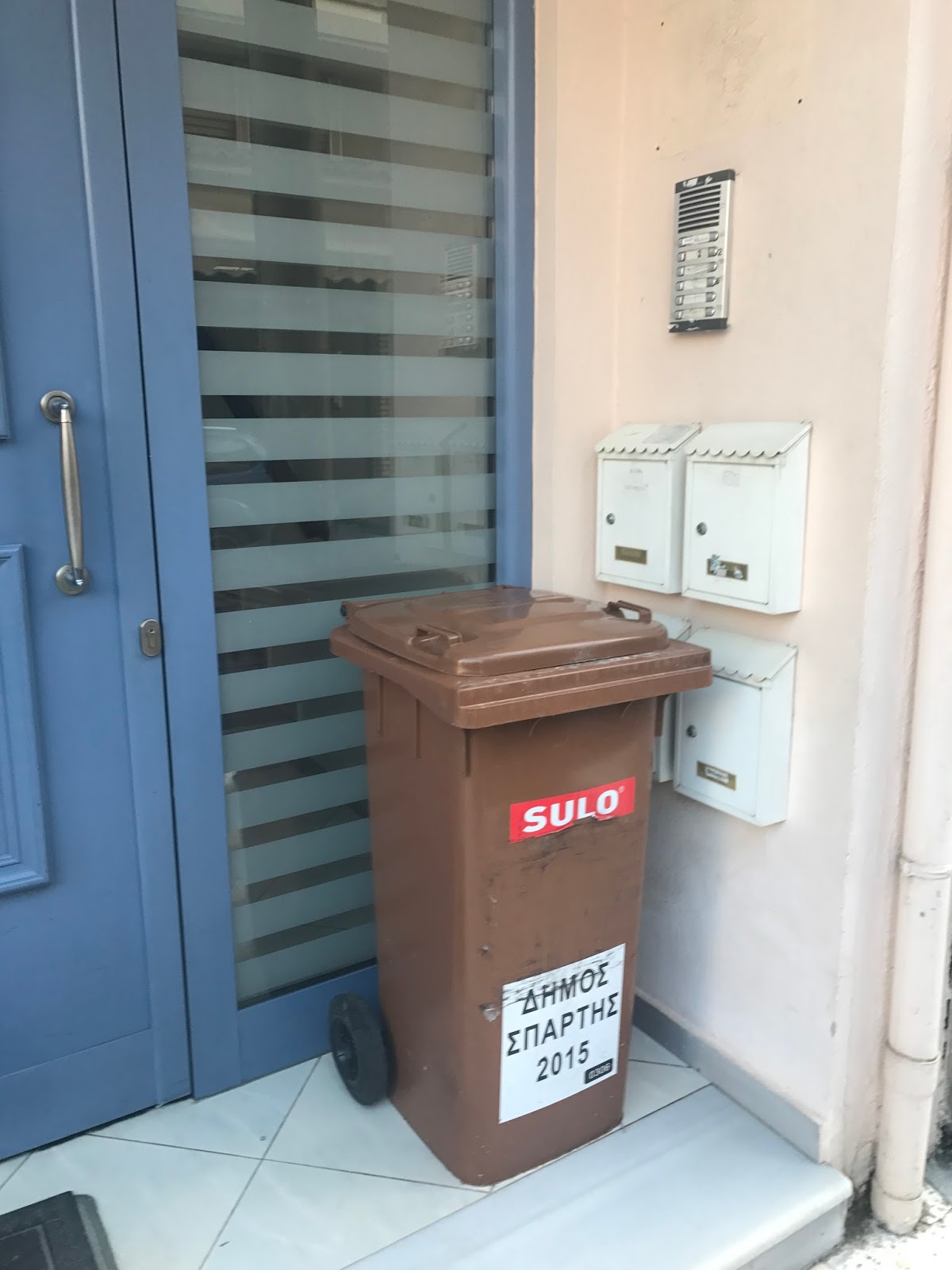 ORTHOLOGIKA: Η ΣΠΑΡΤΗ ΚΑΝΕΙ ΤΗ ΔΙΑΦΟΡΑ !!! ΔΙΑΧΕΙΡΙΖΕΤΑΙ ΤΑ ΣΚΟΥΠΙΔΙΑ ...