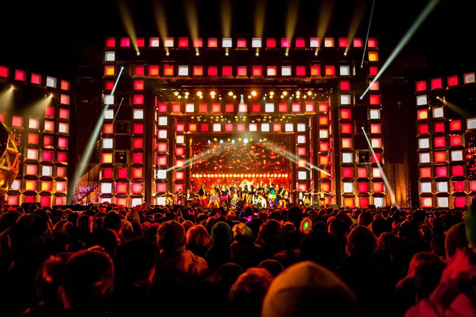 ARAM | Blog: New Year's Eve giant Stage in Poland