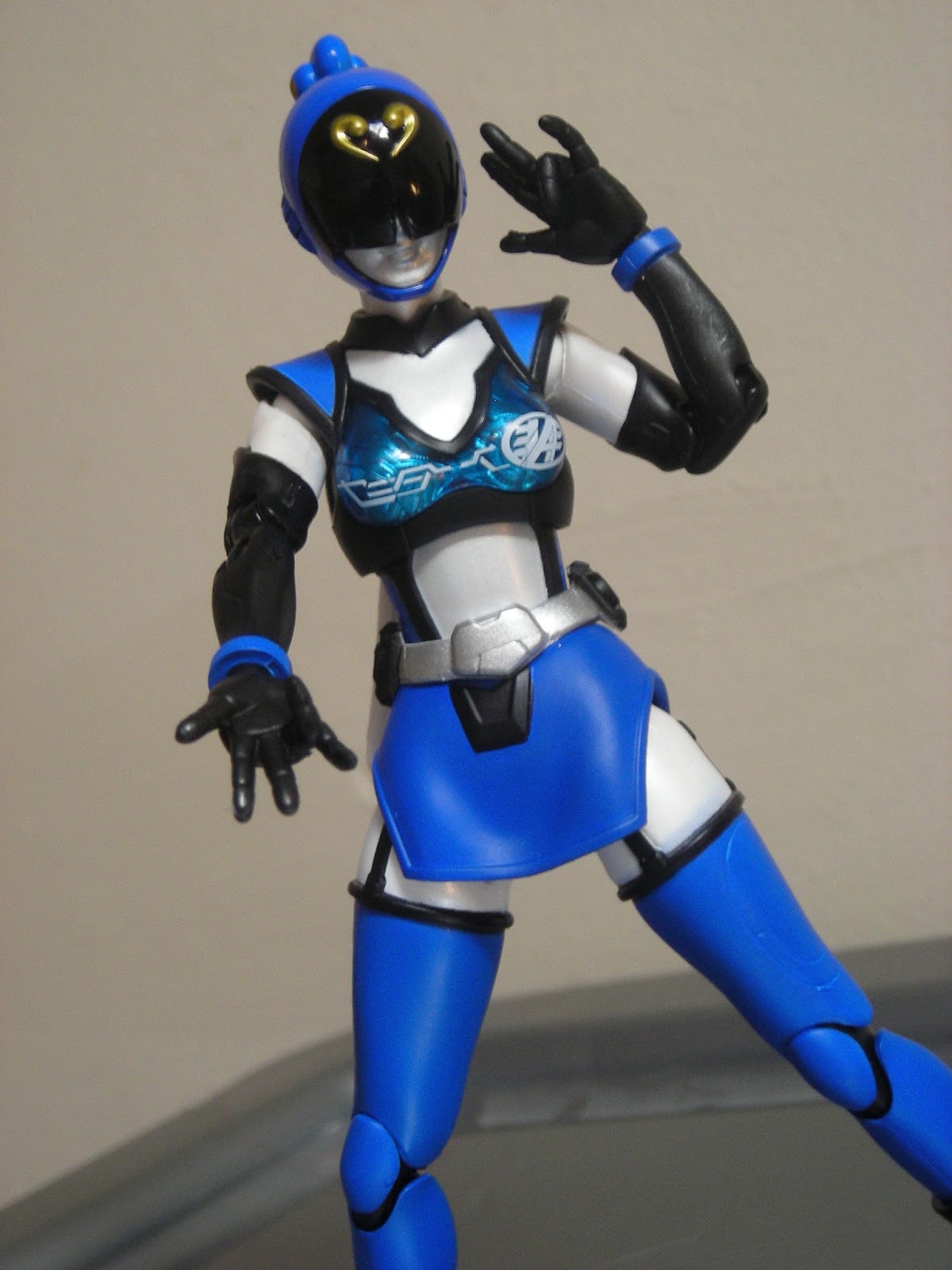 My Shiny Toy Robots: Toybox REVIEW: S.H. Figuarts Akiba Blue (Season ...