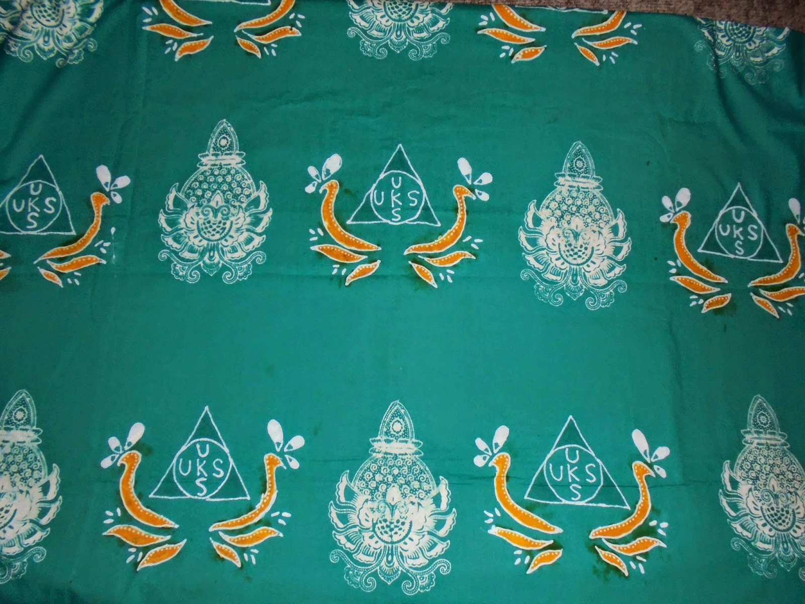 MTsN Lengkong Nganjuk: Batik Lengkong khas UKS bermotif stupa