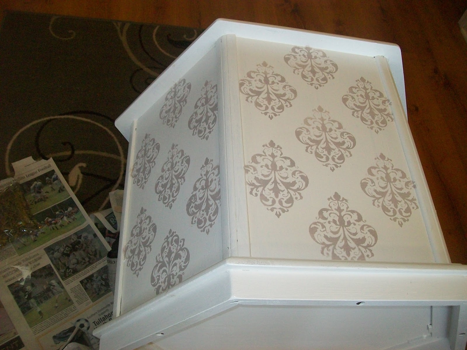 Deco Verde: Revamped End Table: From 70's to Now