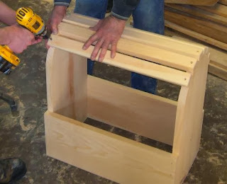 SERIOUSLY HORSING AROUND: DIY - Free Saddle Rack Plans - great pics ...