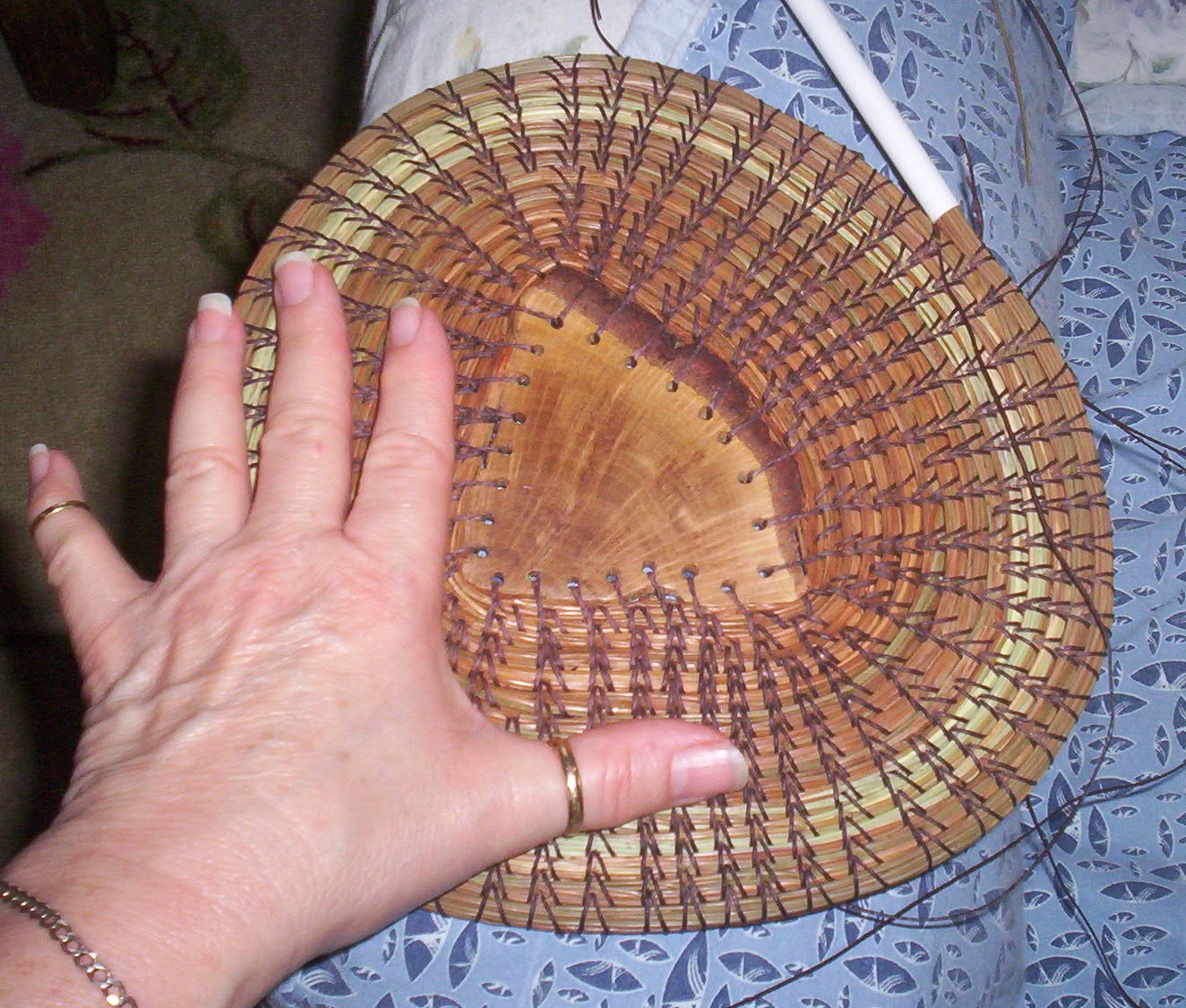 Earth Baskets : Pine needle basket weaving/coiling.