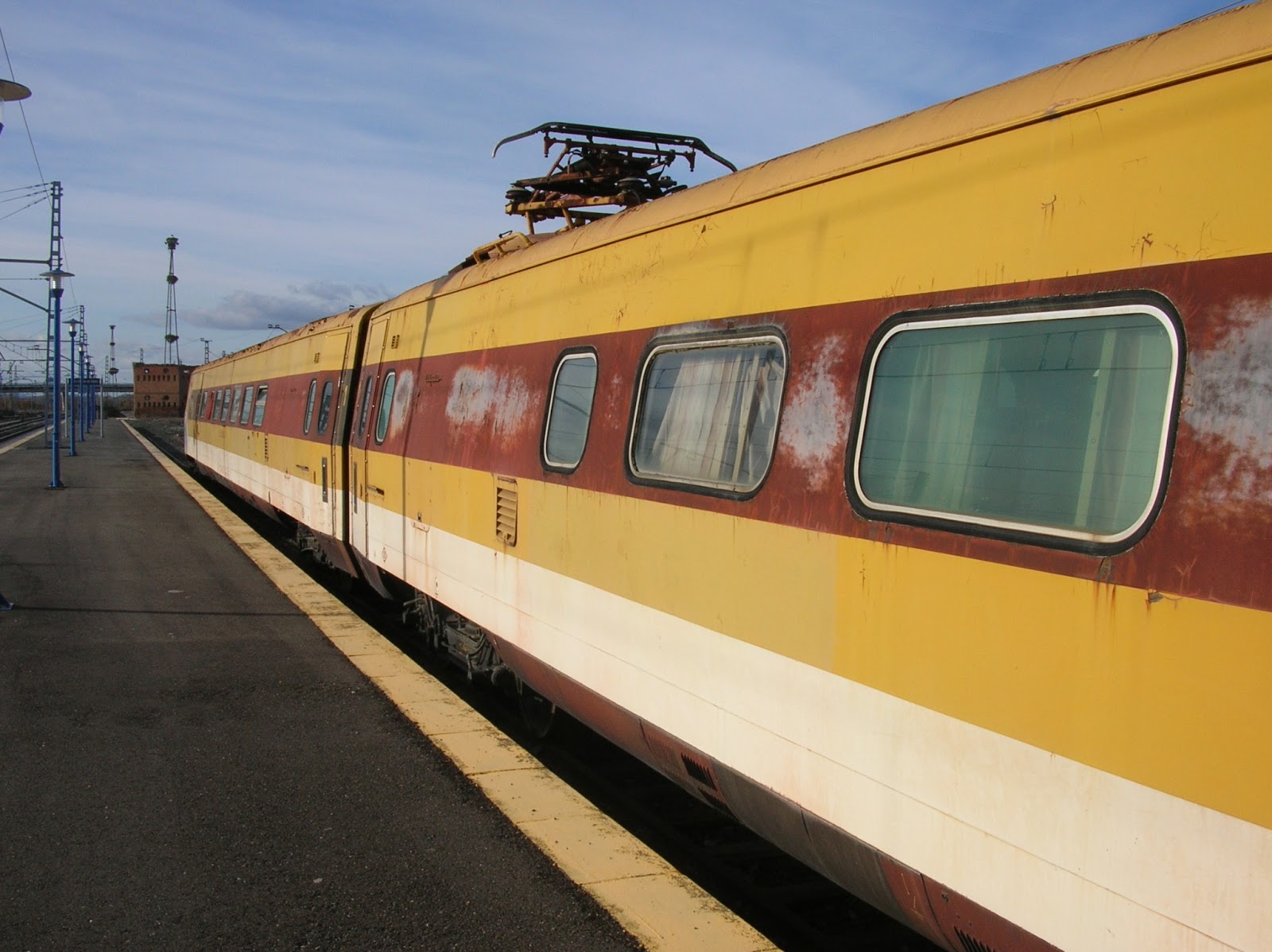 Renfe serie 443 "platanito" un tren basculante y singular