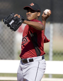 Llegó: Alberto Arias es sometido a examen en un hombro