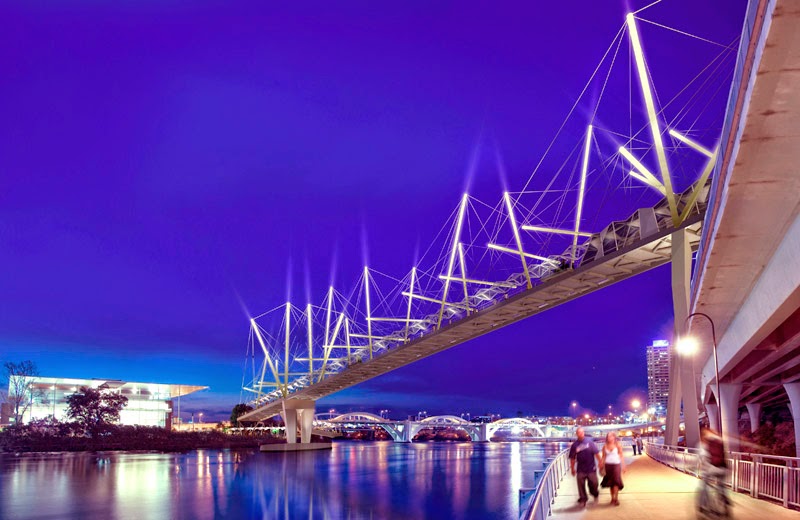 Madness - Tensegrity - Bridge construction