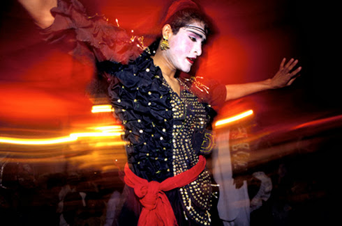 uslub u beyan ayniyle insan: BACHA BAZİ