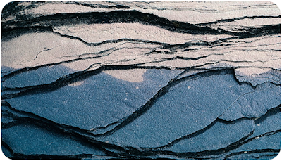 Theatre of Dreams: Tekstur dan Struktur Serpih