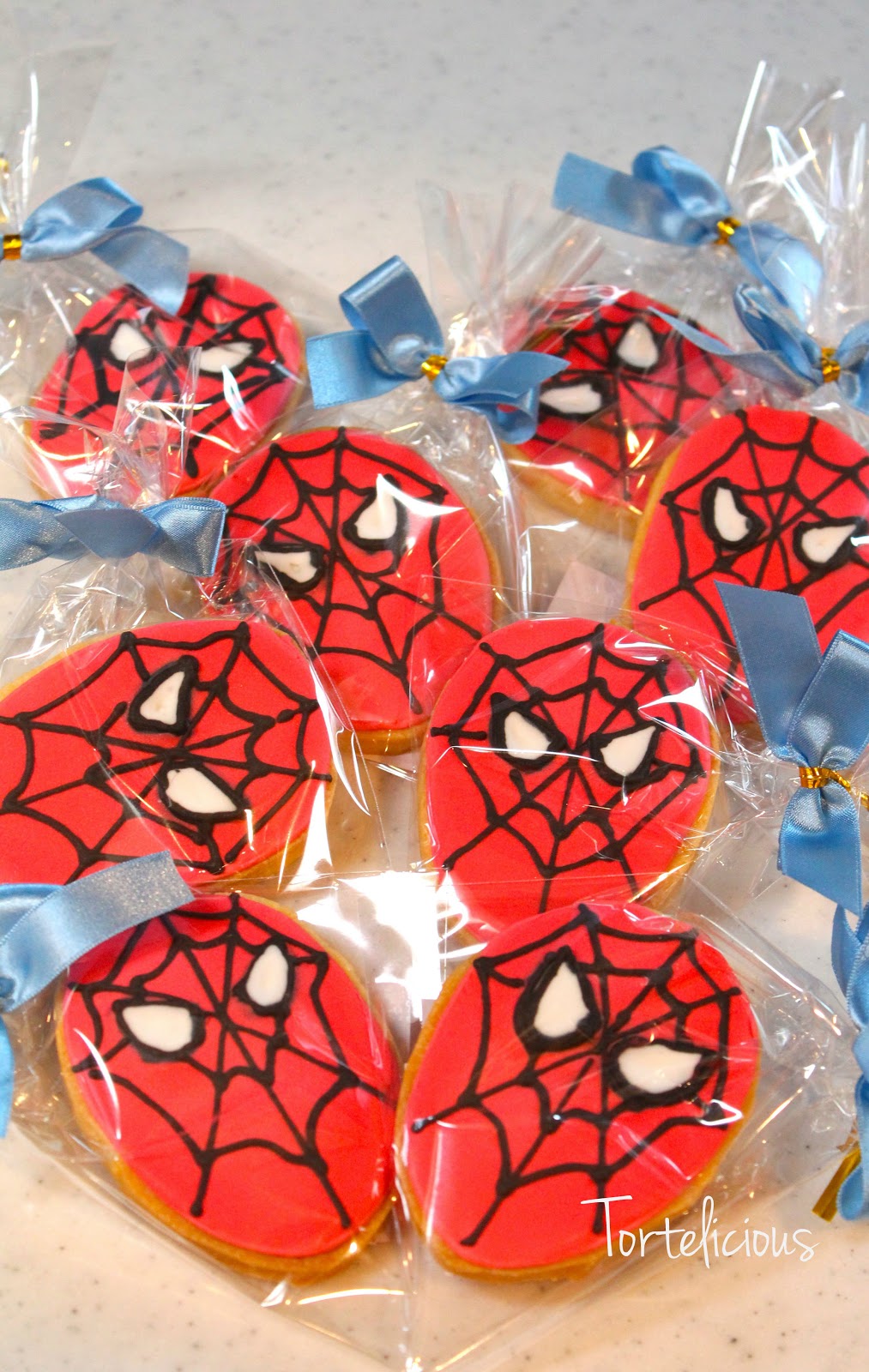 Tortelicious: Amazing Spiderman Cake & Cookies