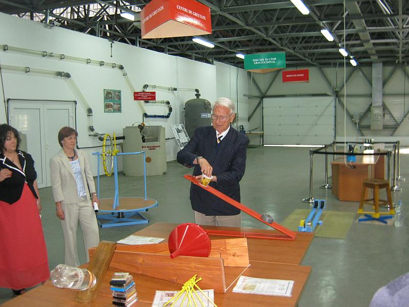 Oscilaţii şi unde (fizică distractivă): Experimentarium TM