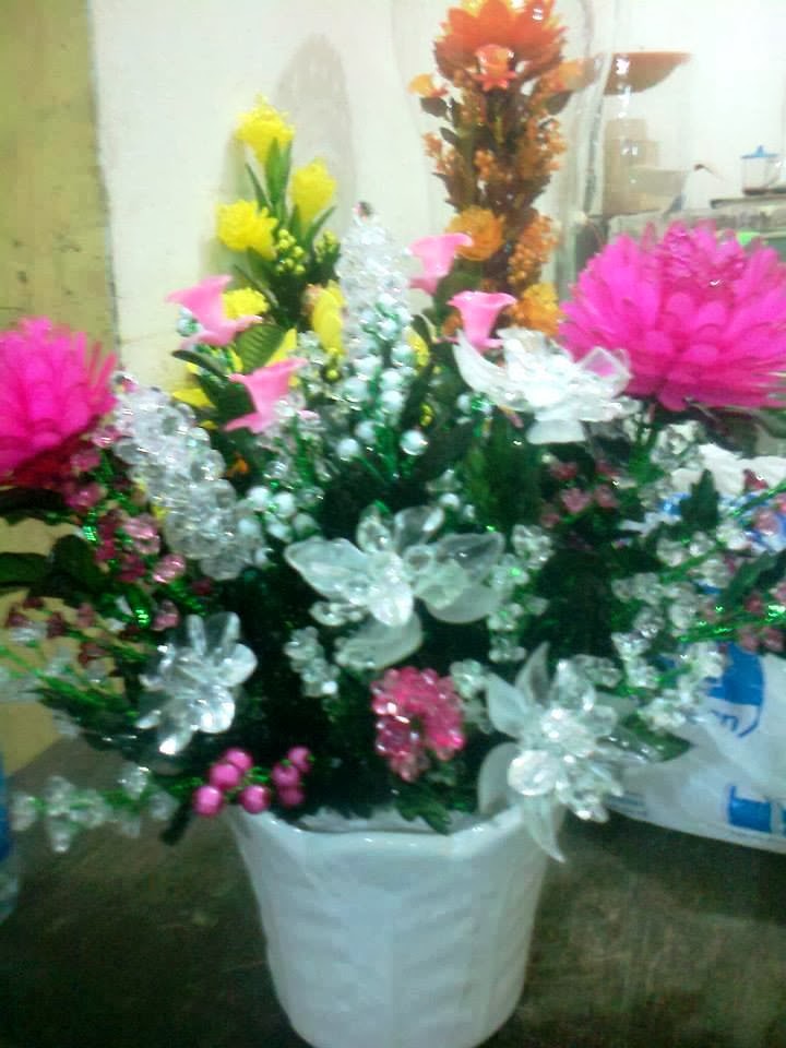 PUSAT KERAJINAN TANGAN MANIK-MANIK AKRILIK (MOTE): Bunga Rumpun dan Vas