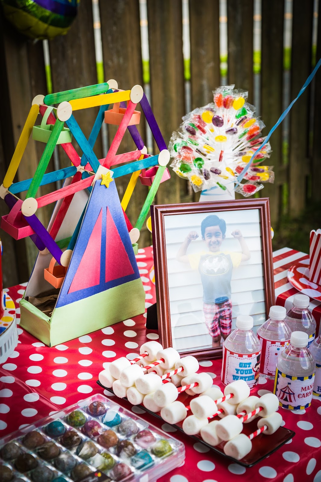 Manju's Eating Delights: Rotating carousel cake - a little video