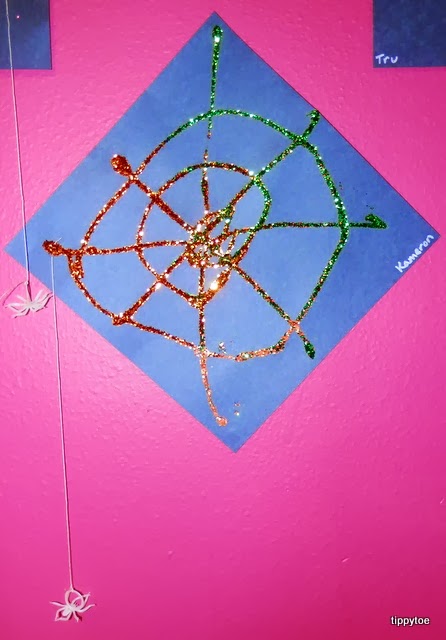 Tippytoe Crafts: Webs with Hanging Spiders