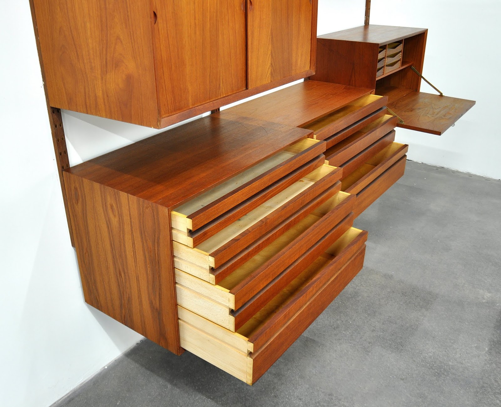 SELECT MODERN: Poul Cadovius Teak Cado System