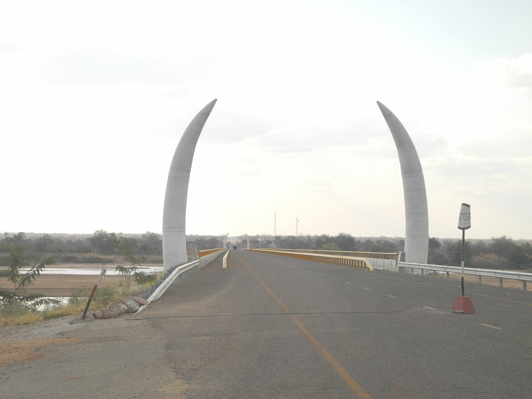 Luisa and Frederic - Having Fun in Africa: August 2011 - Border ...