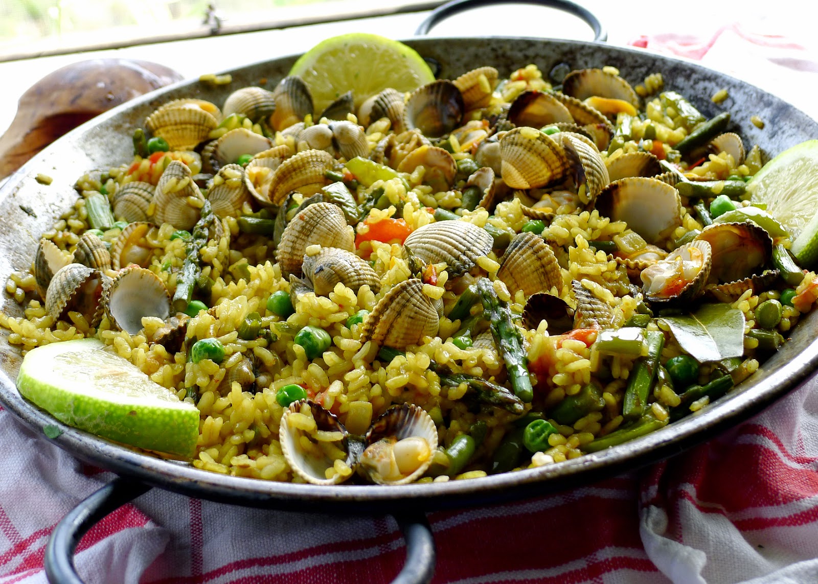 MY KITCHEN IN SPAIN: PLAYING CLAM ROULETTE