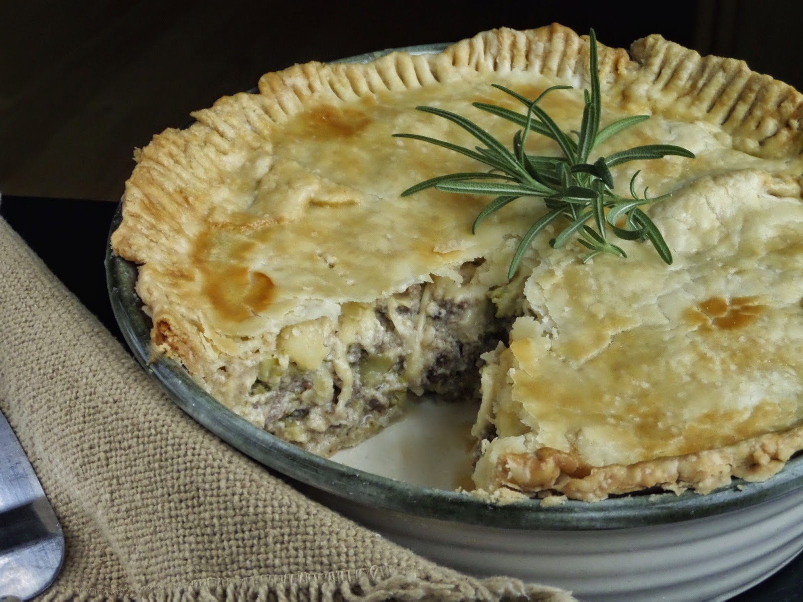 Becki Melvie: Hamburger Broccoli Pie