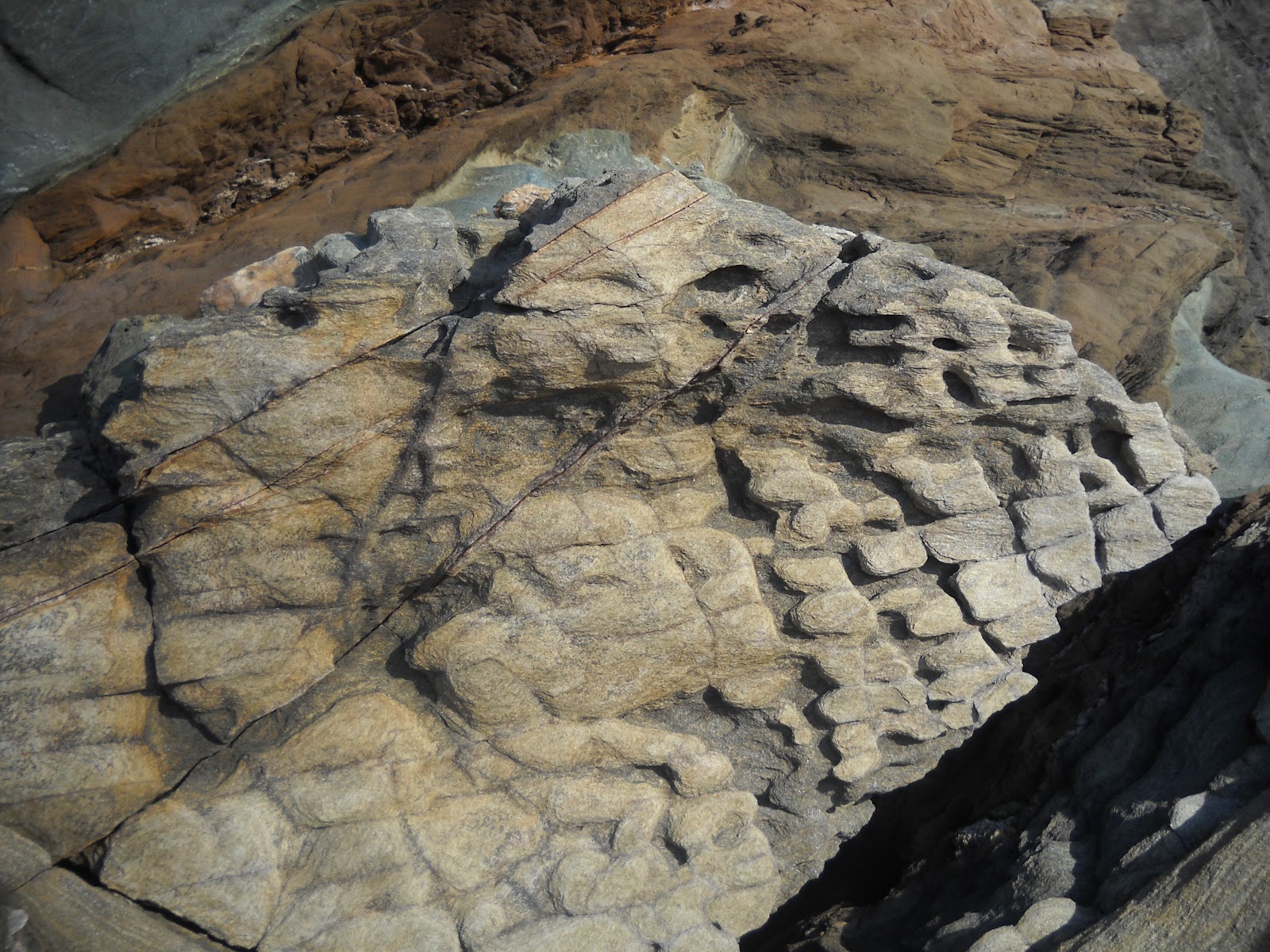 ΜΕΣ' ΤΟΥ ΑΙΓΑΙΟΥ ΤΑ ΝΗΣΙΑ...