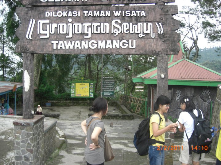 Grojogan sewu : Travel to Tawangmangu waterfall - Trevindos