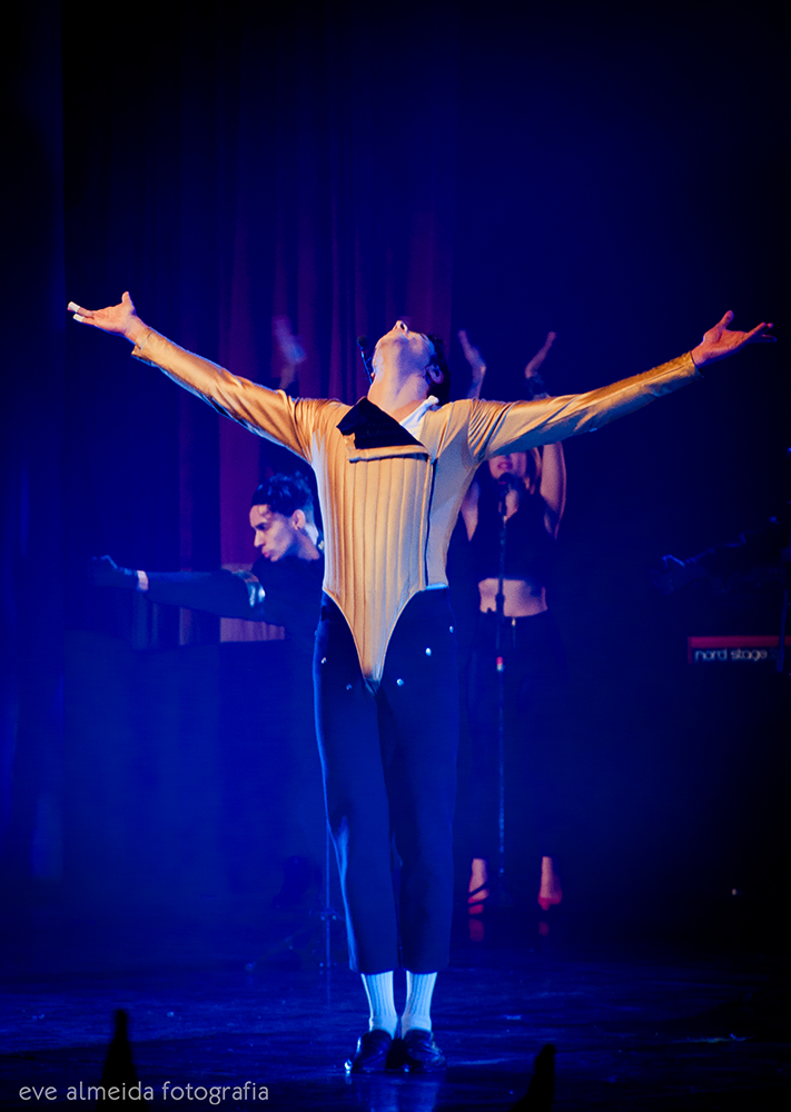 Vejas as fotos do show do Rodrigo Teaser - Acesso Cultural