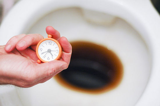 A hub for useful information: HOW TO CLEAN A TOILET WITH COKE!