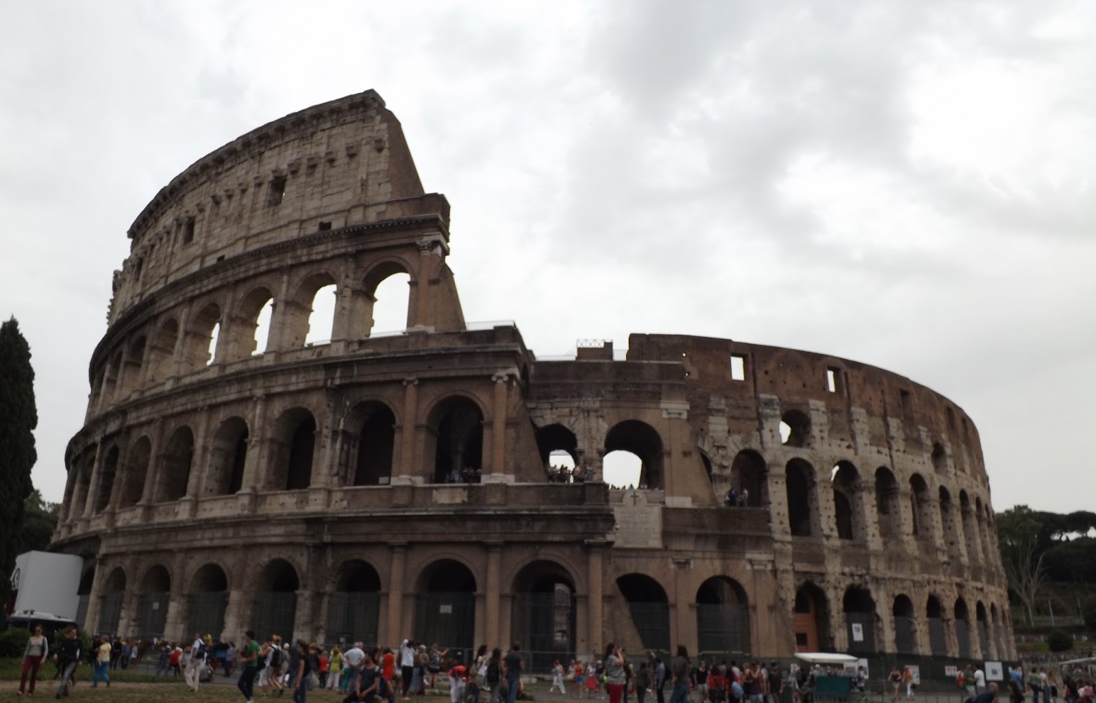 Calatorii prin toata lumea: Colosseumul Roma: o cladire colosala si un ...