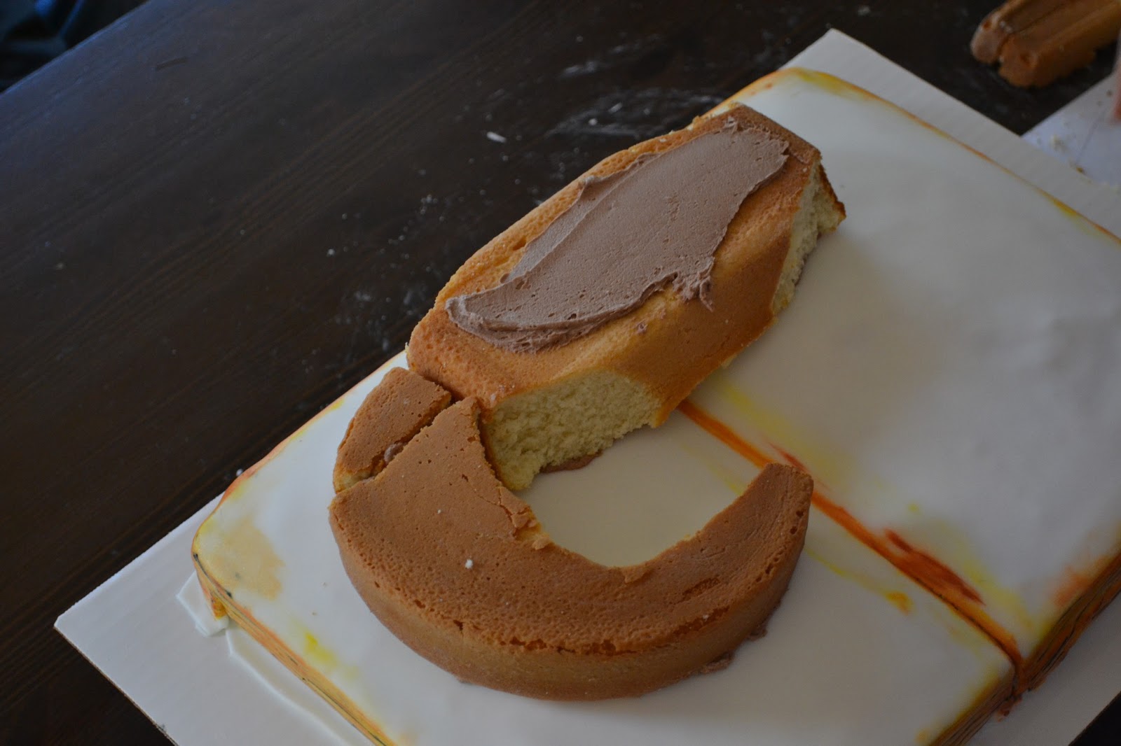 Hyde's Creations: Dragon Cake Tutorial