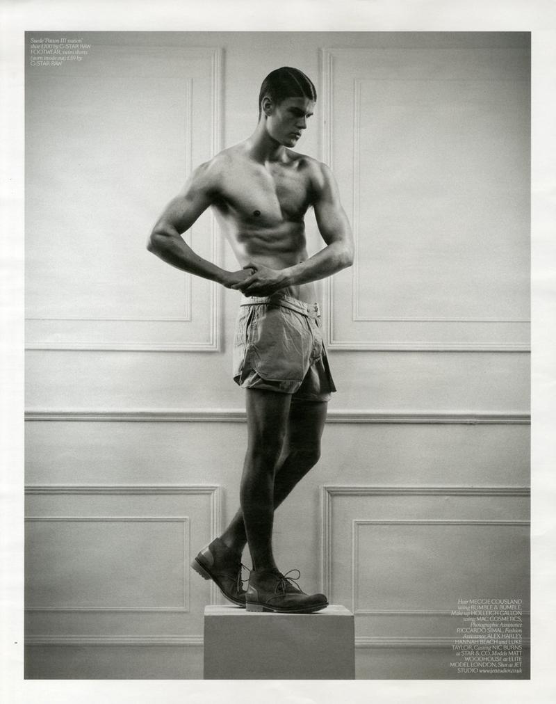 Boys in short shorts: Ripped beautiful guy in shorts