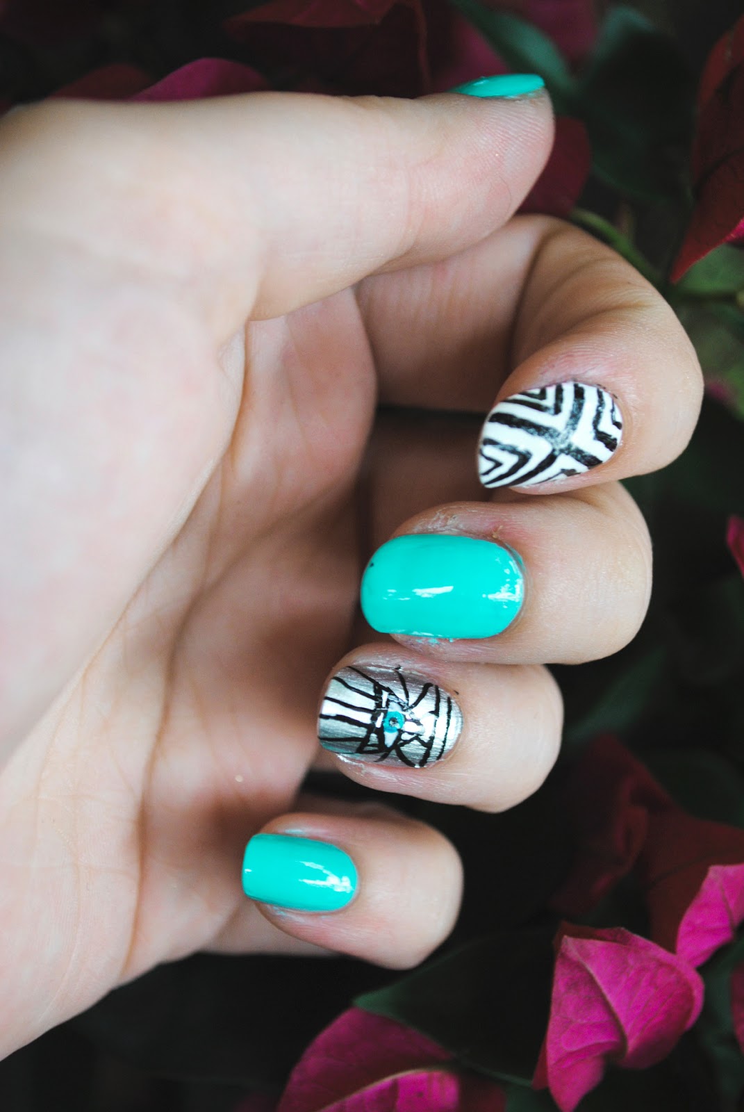 liliebrush: Posca nails: avec du vrai posca dedans. Et du illuminati et ...