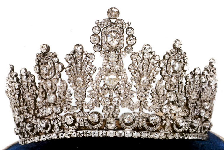 Luxarazzi 101: Empire Tiara