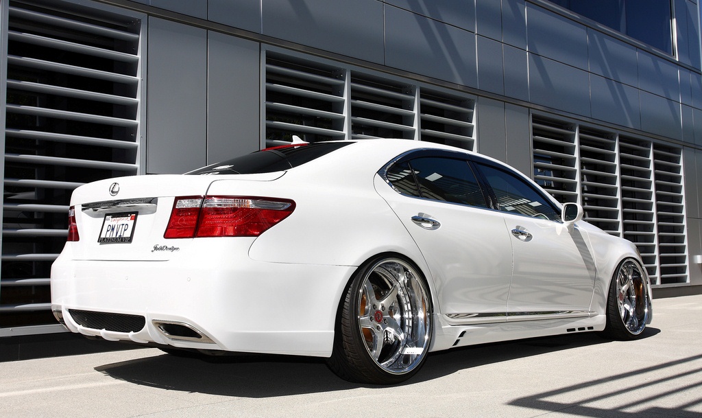 Motor Roar: Hottest Lexus Collection - VIP Modular Wheels