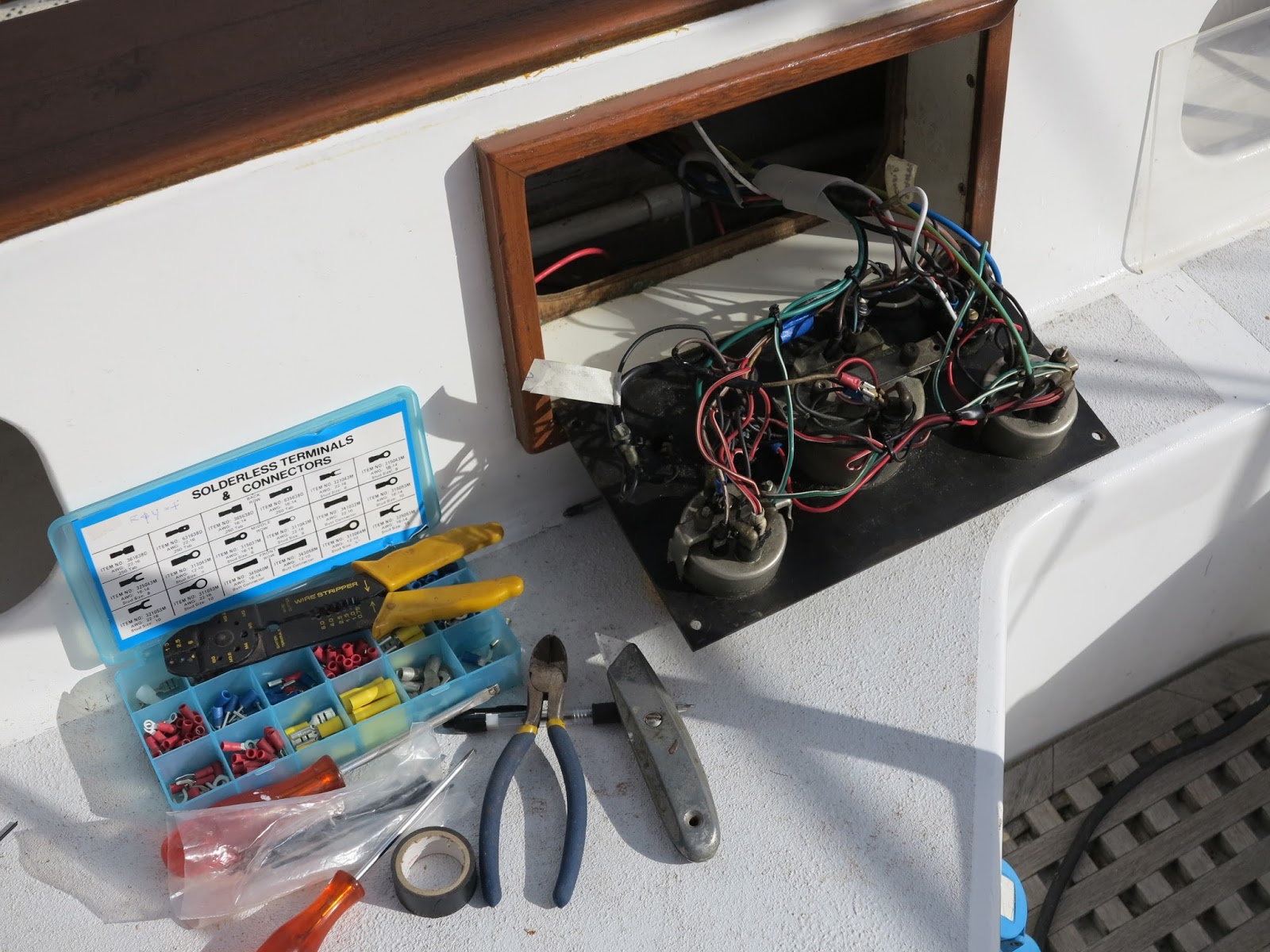 CKD Boats - Roy Mc Bride: How to re wire a Perkins 4108 instrument panel