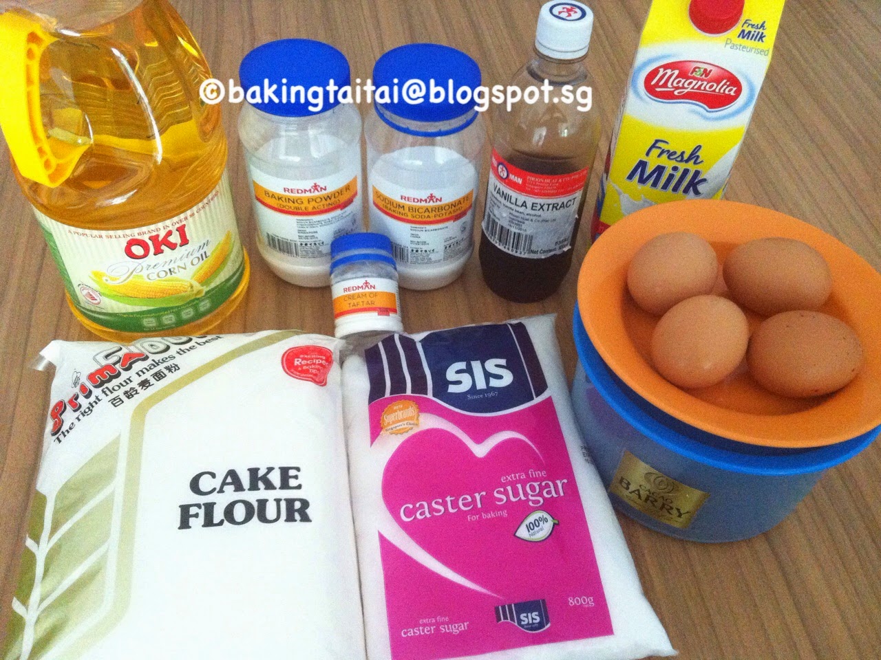 Baking Taitai 烘焙太太: Chocolate Sponge Cake Video Tutorial recipe 巧克力海绵蛋糕（中英食谱视频教程）