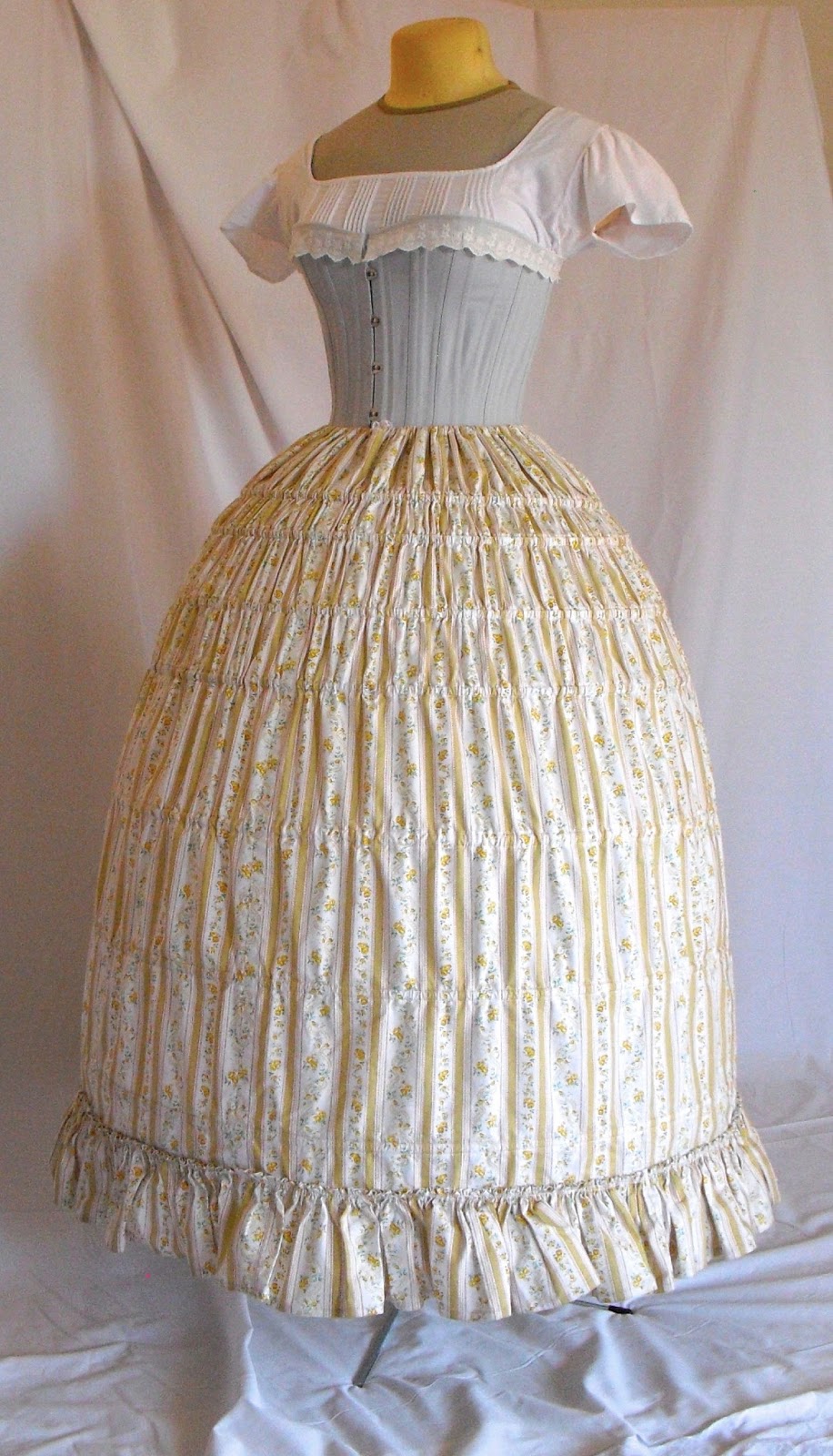 The Victorian Needle: How to Get the Middle Victorian Look: Dressing to ...