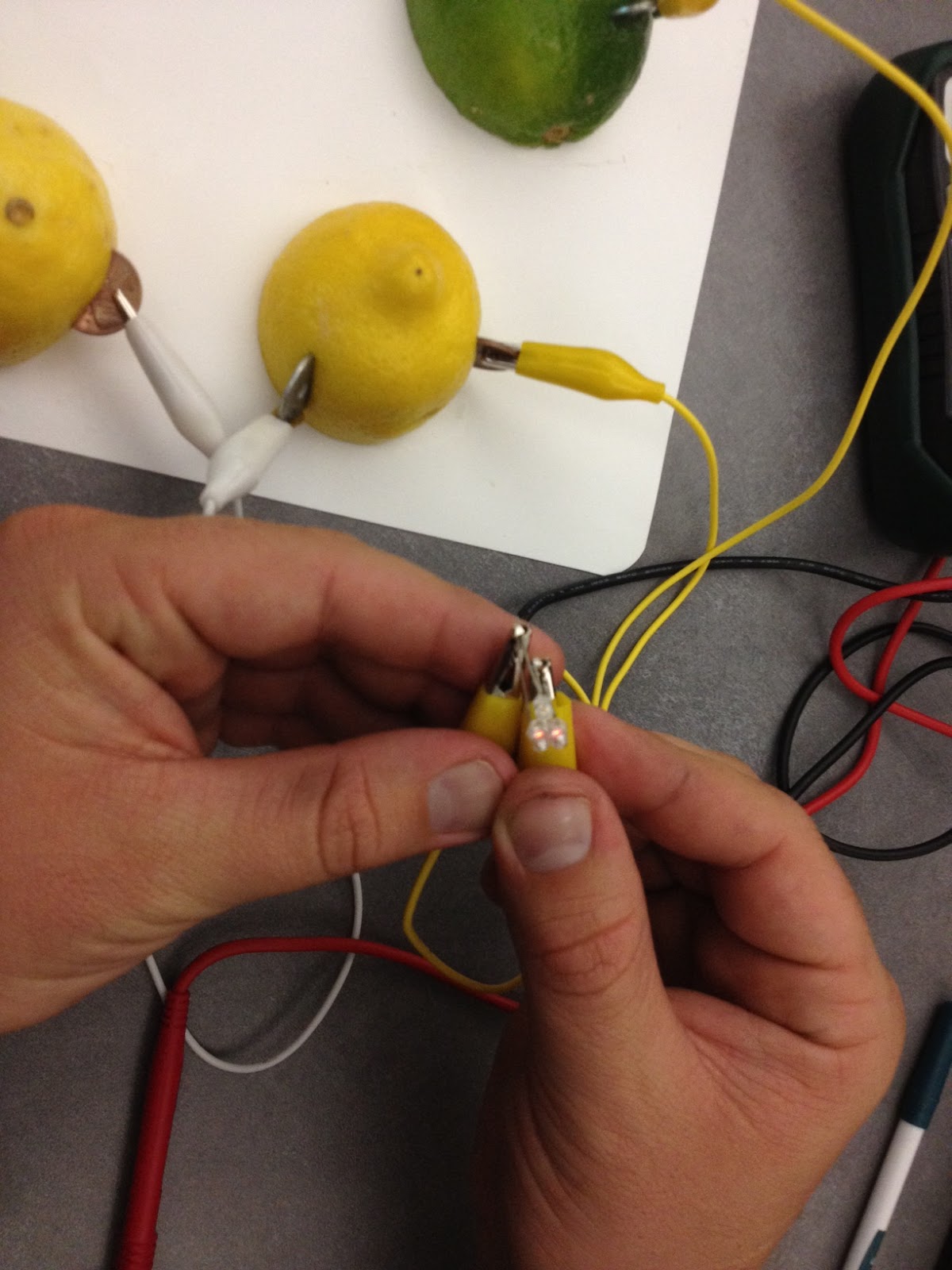 Sensor-Based Electronic Art: HYE: LEMON BATTERY EXPERIMENTATION GROUP