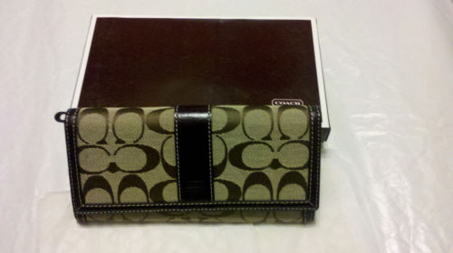 U's Bargain Shoppe Corner: FAKE COACH WALLET! vs AUTHENTIC COACH WALLET