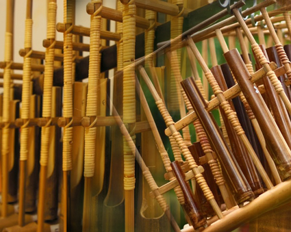 Sejarah Angklung Jenis Alat Musik Tradisional Daerah Khas Sunda Jawa ...