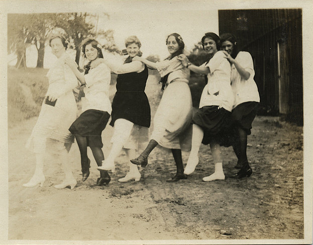 Funny Snapshots of People Dancing Outside That You Have Rarely Seen ...