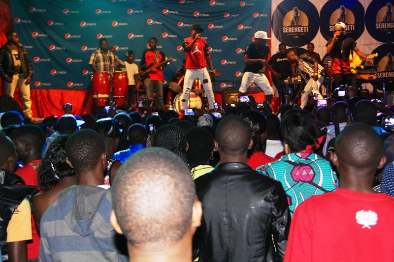 PICHA ZA SHOW YA YAMOTO BAND USIKU WA VALENTINE BUZURUGA PLAZA MWANZA ...